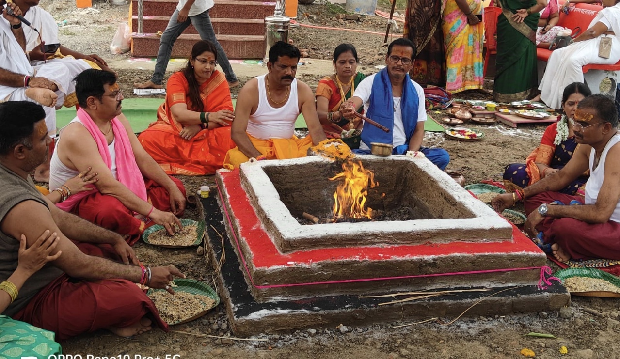 दत्तधाम मधील श्रीदत्त मूर्तीची हजारो भाविकांच्या उपस्थितीत प्राणप्रतिष्ठा… - Ugavatiche Rang